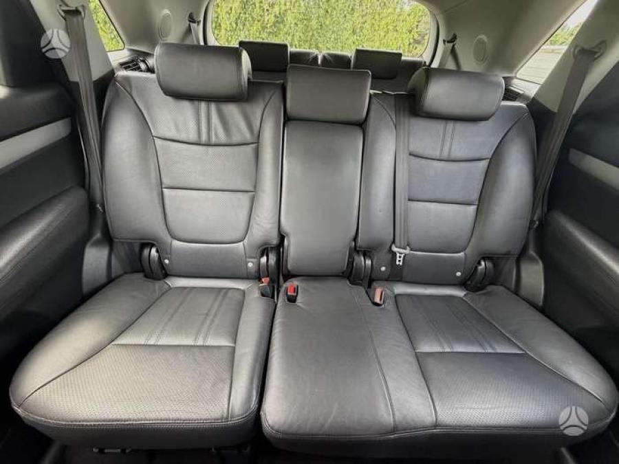 Grey Kia Sorento 2015 in Siauliai, with an engine capacity of 2.20 L and mileage of 223 thousand km for 12999 €, photo 32 on AUTOMOTO.COM.LV