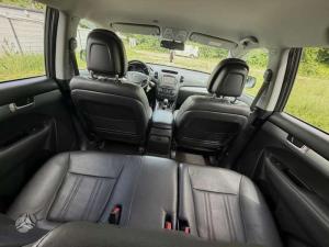 Grey Kia Sorento 2015 in Siauliai, with an engine capacity of 2.20 L and mileage of 223 thousand km for 12999 €, photo 33 on AUTOMOTO.COM.LV