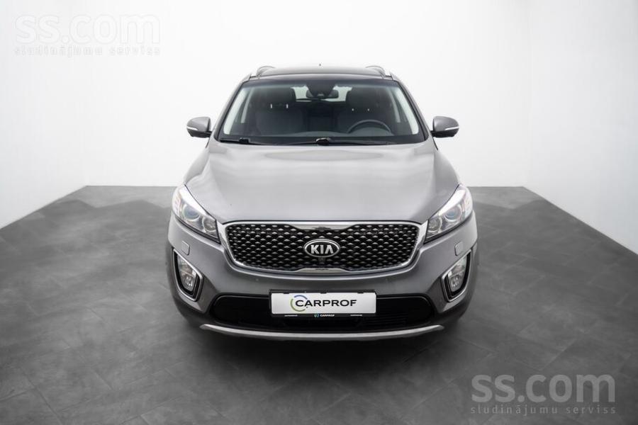 Grey Kia Sorento 2015 in Tallinn, with an engine capacity of 2.20 L and mileage of 229 thousand km for 13999 €, photo 3 on AUTOMOTO.COM.LV