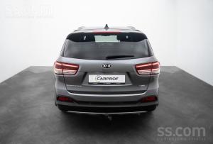 Grey Kia Sorento 2015 in Tallinn, with an engine capacity of 2.20 L and mileage of 229 thousand km for 13999 €, photo 6 on AUTOMOTO.COM.LV