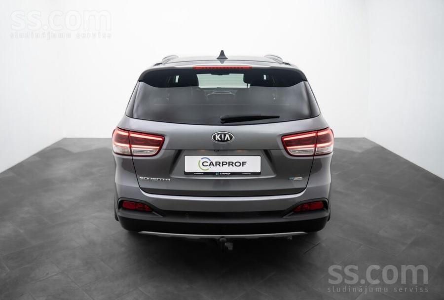 Grey Kia Sorento 2015 in Tallinn, with an engine capacity of 2.20 L and mileage of 229 thousand km for 13999 €, photo 6 on AUTOMOTO.COM.LV
