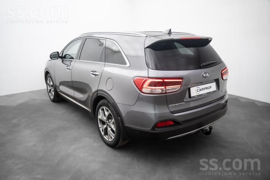 Grey Kia Sorento 2015 in Tallinn, with an engine capacity of 2.20 L and mileage of 229 thousand km for 13999 €, photo 7 on AUTOMOTO.COM.LV