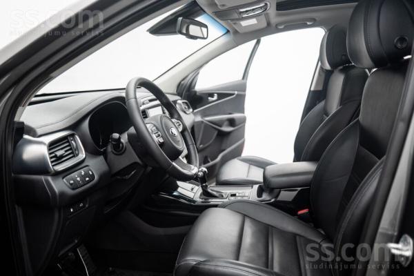 Grey Kia Sorento 2015 in Tallinn, with an engine capacity of 2.20 L and mileage of 229 thousand km for 13999 €, photo 7 on AUTOMOTO.COM.LV