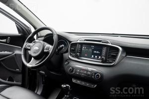 Grey Kia Sorento 2015 in Tallinn, with an engine capacity of 2.20 L and mileage of 229 thousand km for 13999 €, photo 12 on AUTOMOTO.COM.LV