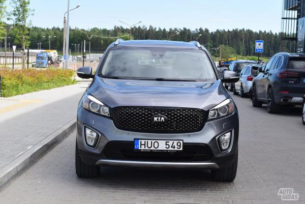 Grey Kia Sorento 2015 in Vilnius, with an engine capacity of 2.20 L and mileage of 237 thousand km for 12900 €, photo 2 on AUTOMOTO.COM.LV