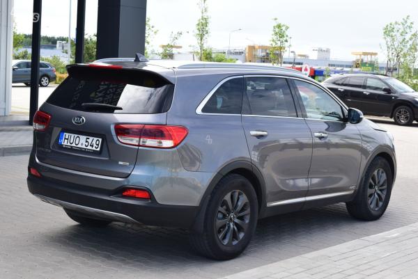 Grey Kia Sorento 2015 in Vilnius, with an engine capacity of 2.20 L and mileage of 237 thousand km for 12900 €, photo 4 on AUTOMOTO.COM.LV