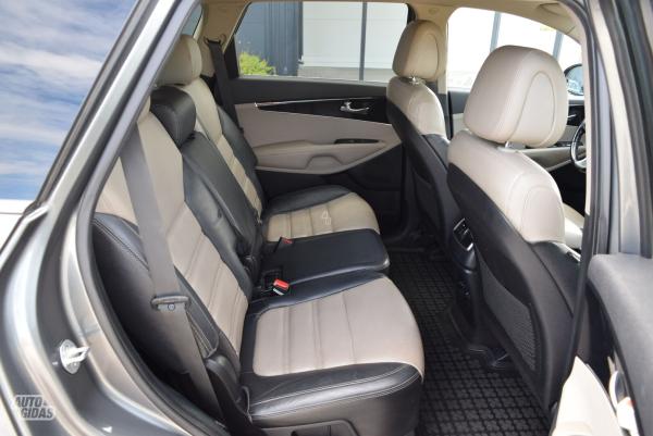Grey Kia Sorento 2015 in Vilnius, with an engine capacity of 2.20 L and mileage of 237 thousand km for 12900 €, photo 10 on AUTOMOTO.COM.LV