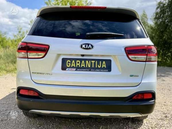Grey Kia Sorento 2015 in Siauliai, with an engine capacity of 2.20 L and mileage of 201 thousand km for 15950 €, photo 6 on AUTOMOTO.COM.LV