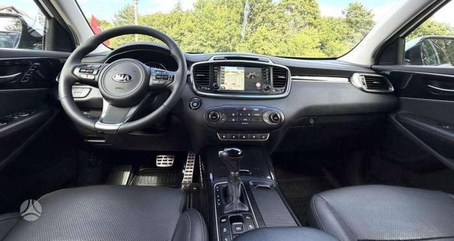 Pelēks Kia Sorento 2015 Šauļi, ar dzinēja tilpumu 2.20 L un nobraukumu 201 tūkst. km par 15950 €, foto 26 vietnē AUTOMOTO.COM.LV