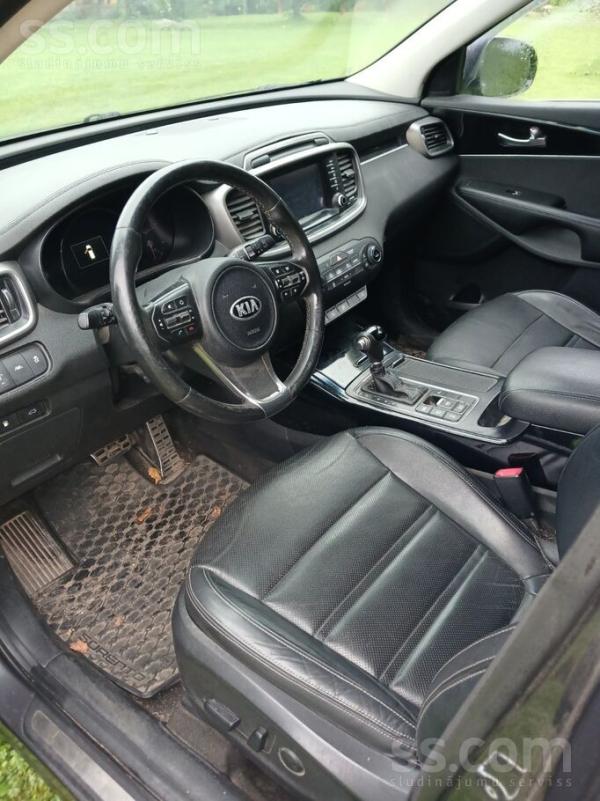 Pelēks Kia Sorento 2015 Madona, ar dzinēja tilpumu 2.20 L un nobraukumu 270 tūkst. km par 10960 €, foto 4 vietnē AUTOMOTO.COM.LV