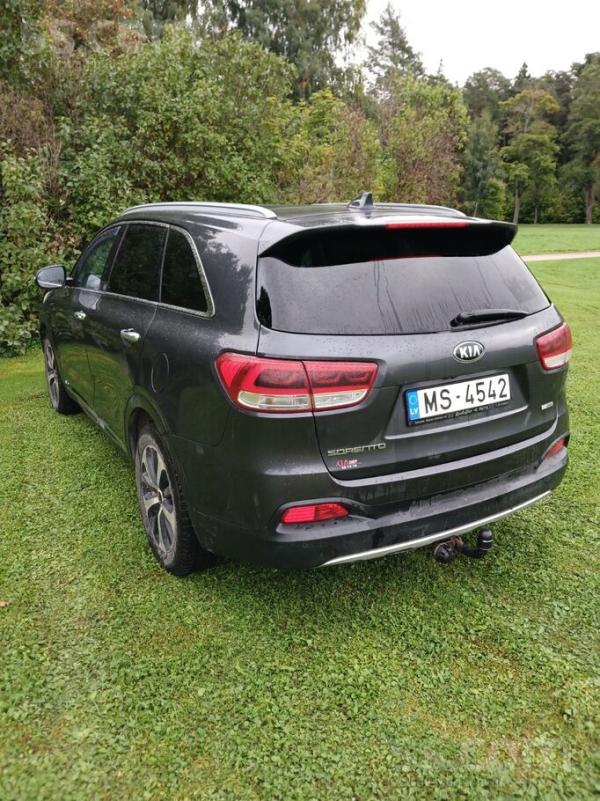 Pelēks Kia Sorento 2015 Madona, ar dzinēja tilpumu 2.20 L un nobraukumu 270 tūkst. km par 10960 €, foto 5 vietnē AUTOMOTO.COM.LV