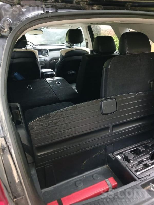 Pelēks Kia Sorento 2015 Madona, ar dzinēja tilpumu 2.20 L un nobraukumu 270 tūkst. km par 10960 €, foto 7 vietnē AUTOMOTO.COM.LV