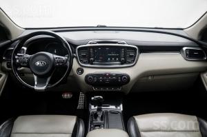Pelēks Kia Sorento 2015 Tallina, ar dzinēja tilpumu 2.20 L un nobraukumu 217 tūkst. km par 13999 €, foto 3 vietnē AUTOMOTO.COM.LV