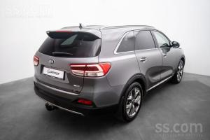 Pelēks Kia Sorento 2015 Tallina, ar dzinēja tilpumu 2.20 L un nobraukumu 217 tūkst. km par 13999 €, foto 4 vietnē AUTOMOTO.COM.LV