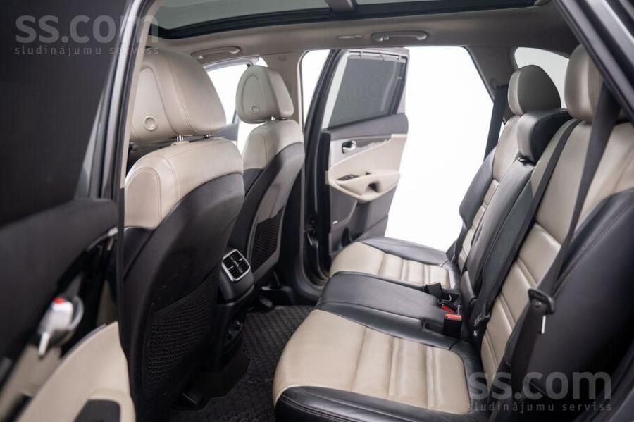 Pelēks Kia Sorento 2015 Tallina, ar dzinēja tilpumu 2.20 L un nobraukumu 217 tūkst. km par 13999 €, foto 11 vietnē AUTOMOTO.COM.LV