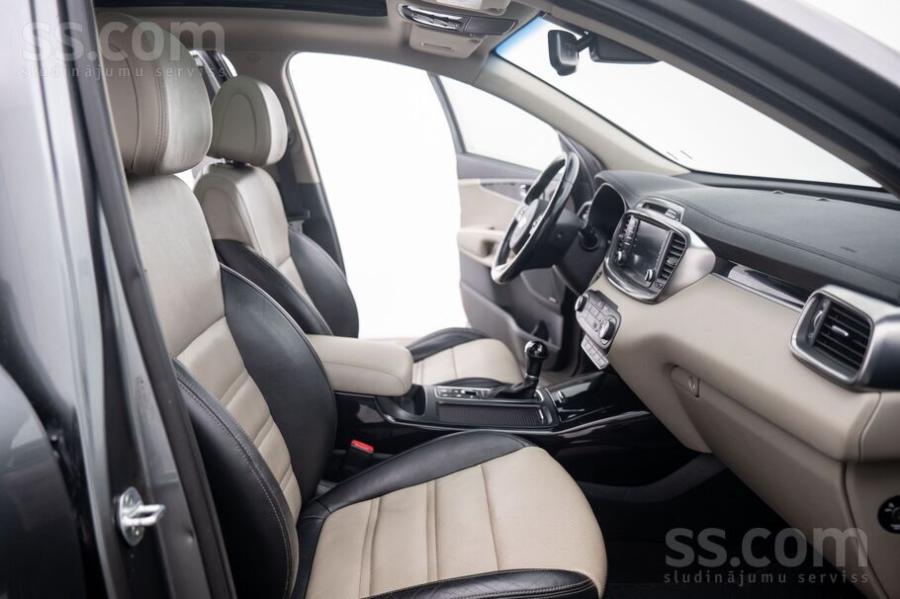 Pelēks Kia Sorento 2015 Tallina, ar dzinēja tilpumu 2.20 L un nobraukumu 217 tūkst. km par 13999 €, foto 13 vietnē AUTOMOTO.COM.LV