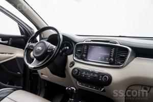 Pelēks Kia Sorento 2015 Tallina, ar dzinēja tilpumu 2.20 L un nobraukumu 217 tūkst. km par 13999 €, foto 14 vietnē AUTOMOTO.COM.LV
