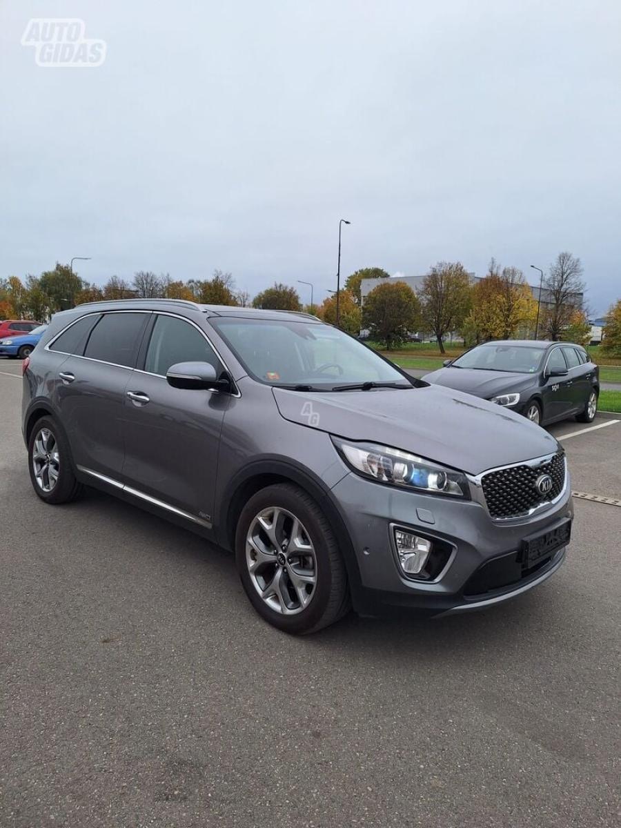 Grey Kia Sorento 2015 in Kaunas, with an engine capacity of 2.20 L and mileage of 214 thousand km for 13300 €, photo 1 on AUTOMOTO.COM.LV
