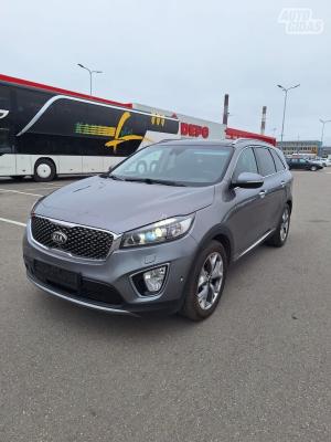 Grey Kia Sorento 2015 in Kaunas, with an engine capacity of 2.20 L and mileage of 214 thousand km for 13300 €, photo 4 on AUTOMOTO.COM.LV