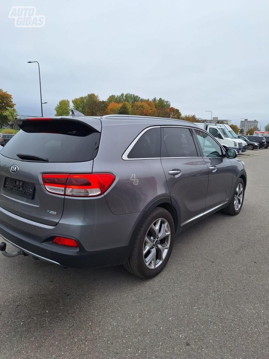 Grey Kia Sorento 2015 in Kaunas, with an engine capacity of 2.20 L and mileage of 214 thousand km for 13300 €, photo 7 on AUTOMOTO.COM.LV
