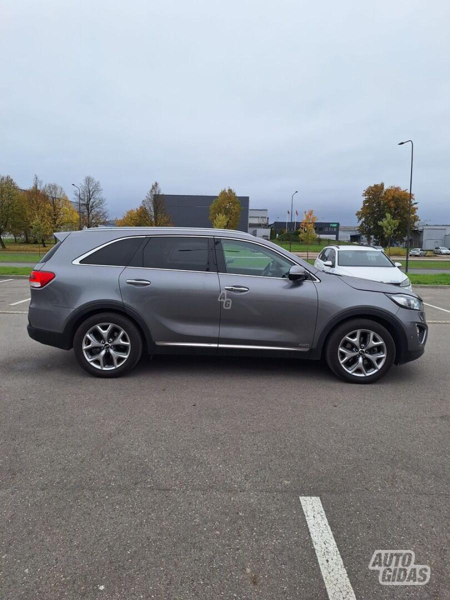 Grey Kia Sorento 2015 in Kaunas, with an engine capacity of 2.20 L and mileage of 214 thousand km for 13300 €, photo 9 on AUTOMOTO.COM.LV