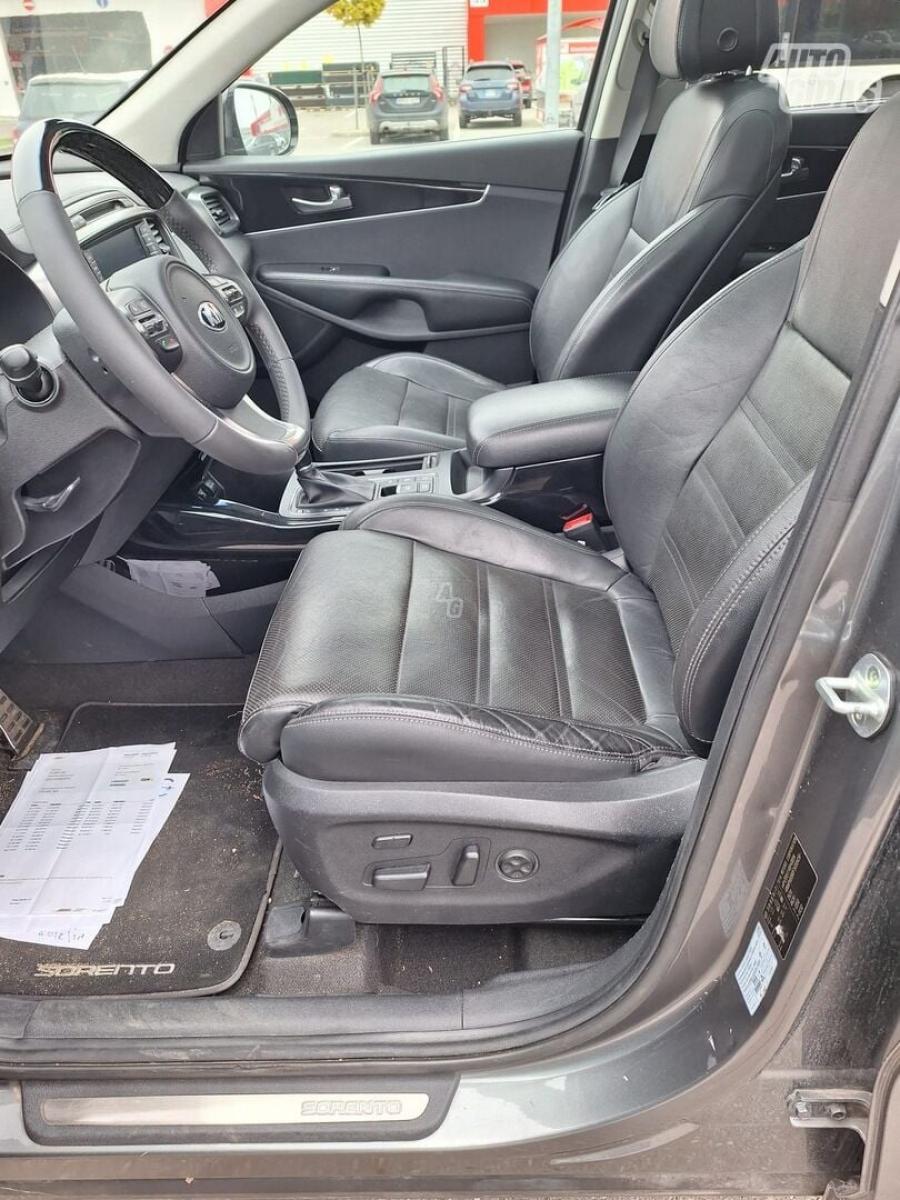 Grey Kia Sorento 2015 in Kaunas, with an engine capacity of 2.20 L and mileage of 214 thousand km for 13300 €, photo 15 on AUTOMOTO.COM.LV