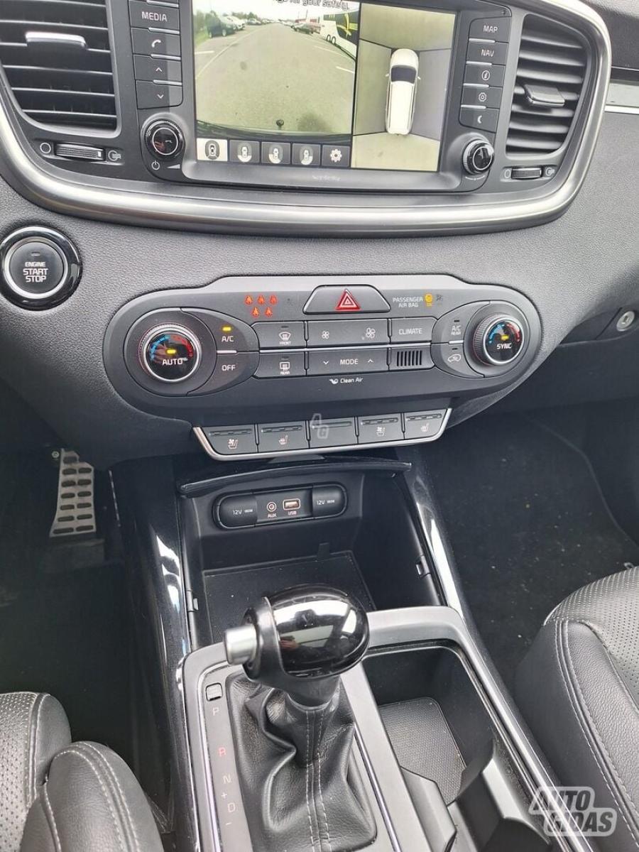 Grey Kia Sorento 2015 in Kaunas, with an engine capacity of 2.20 L and mileage of 214 thousand km for 13300 €, photo 20 on AUTOMOTO.COM.LV