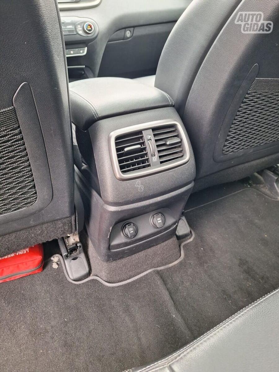 Grey Kia Sorento 2015 in Kaunas, with an engine capacity of 2.20 L and mileage of 214 thousand km for 13300 €, photo 21 on AUTOMOTO.COM.LV