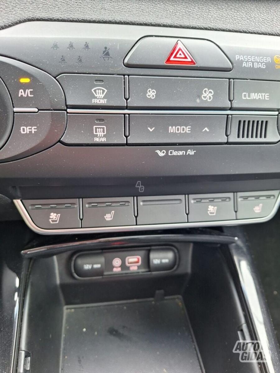 Grey Kia Sorento 2015 in Kaunas, with an engine capacity of 2.20 L and mileage of 214 thousand km for 13300 €, photo 23 on AUTOMOTO.COM.LV