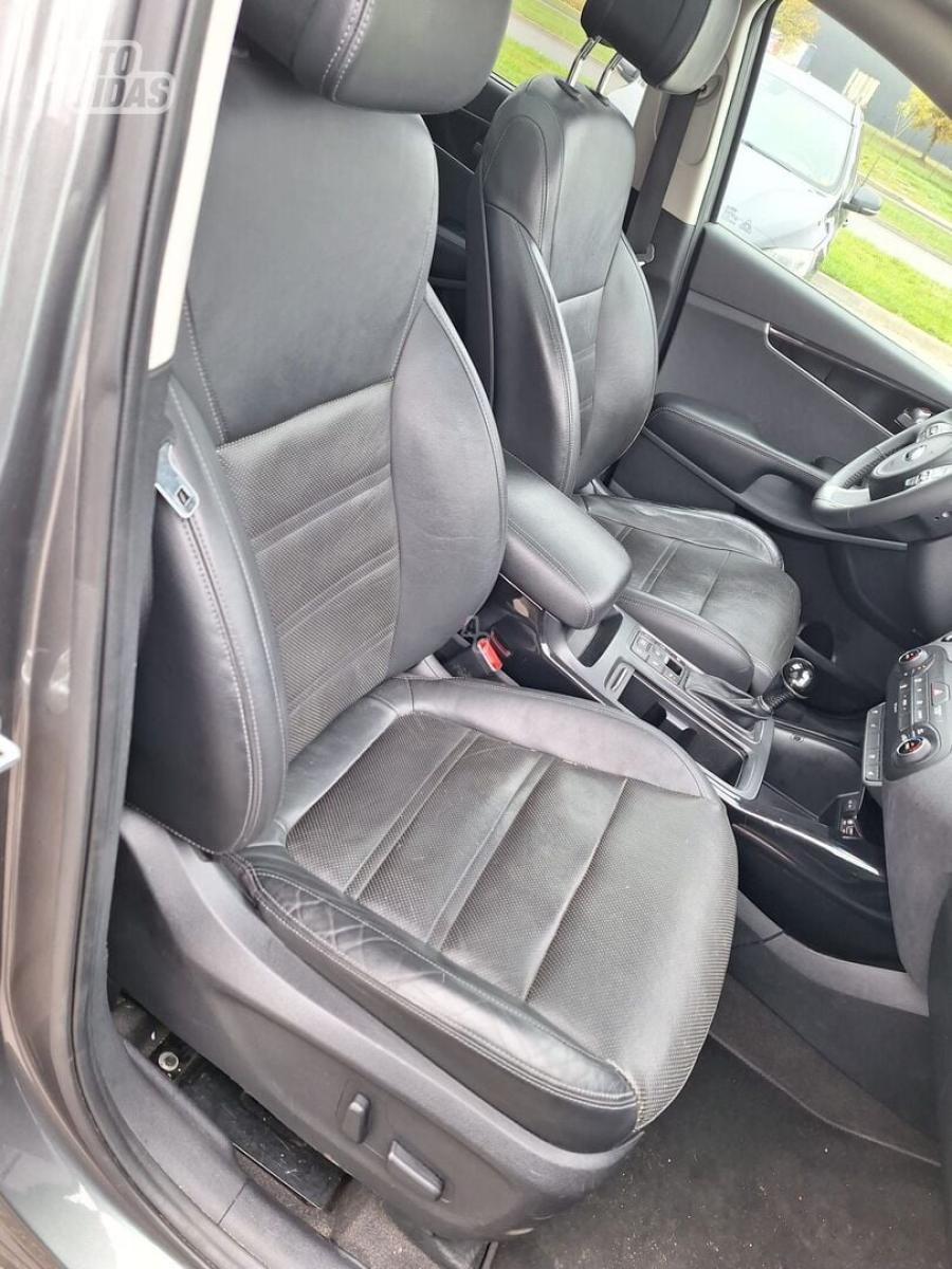Grey Kia Sorento 2015 in Kaunas, with an engine capacity of 2.20 L and mileage of 214 thousand km for 13300 €, photo 25 on AUTOMOTO.COM.LV
