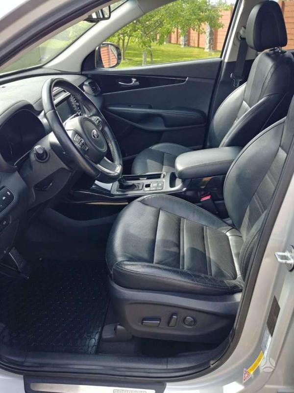 Grey Kia Sorento 2016 in Marijampole, with an engine capacity of 2.20 L and mileage of 125 thousand km for 14600 €, photo 11 on AUTOMOTO.COM.LV