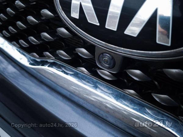 Grey Kia Sorento 2016 in Parnu, with an engine capacity of 2.20 L and mileage of 235 thousand km for 12000 €, photo 11 on AUTOMOTO.COM.LV