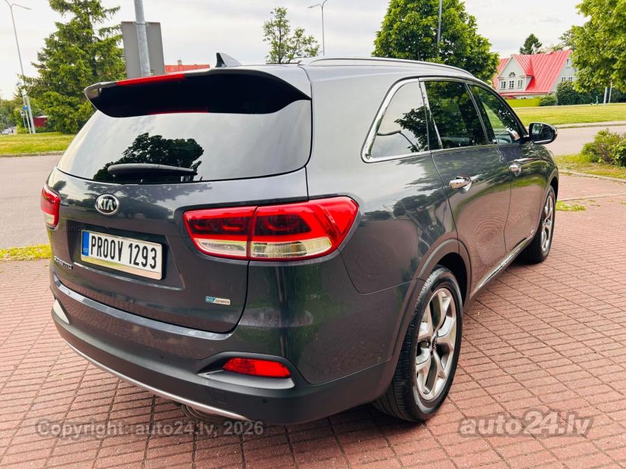 Pelēks Kia Sorento 2016 Tallina, ar dzinēja tilpumu 2.20 L un nobraukumu 141 tūkst. km par 15950 €, foto 5 vietnē AUTOMOTO.COM.LV