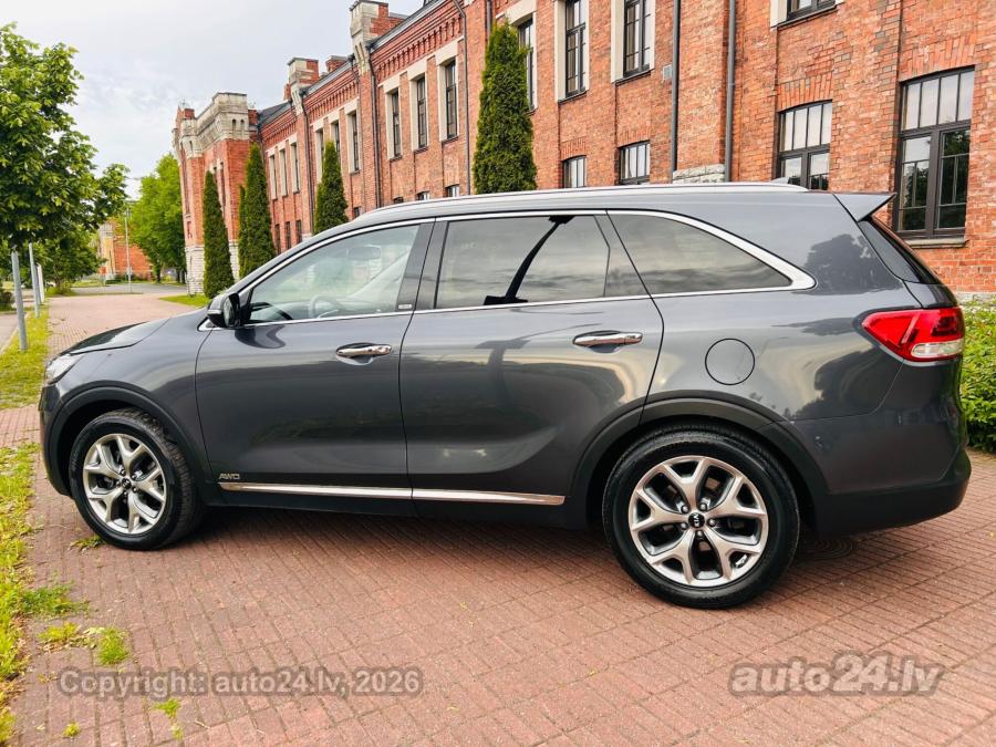 Pelēks Kia Sorento 2016 Tallina, ar dzinēja tilpumu 2.20 L un nobraukumu 141 tūkst. km par 15950 €, foto 7 vietnē AUTOMOTO.COM.LV