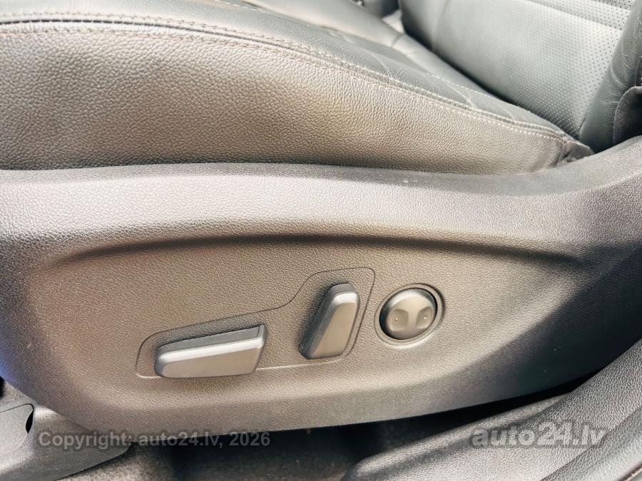 Pelēks Kia Sorento 2016 Tallina, ar dzinēja tilpumu 2.20 L un nobraukumu 141 tūkst. km par 15950 €, foto 13 vietnē AUTOMOTO.COM.LV
