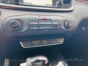 Pelēks Kia Sorento 2016 Tallina, ar dzinēja tilpumu 2.20 L un nobraukumu 141 tūkst. km par 15950 €, foto 19 vietnē AUTOMOTO.COM.LV