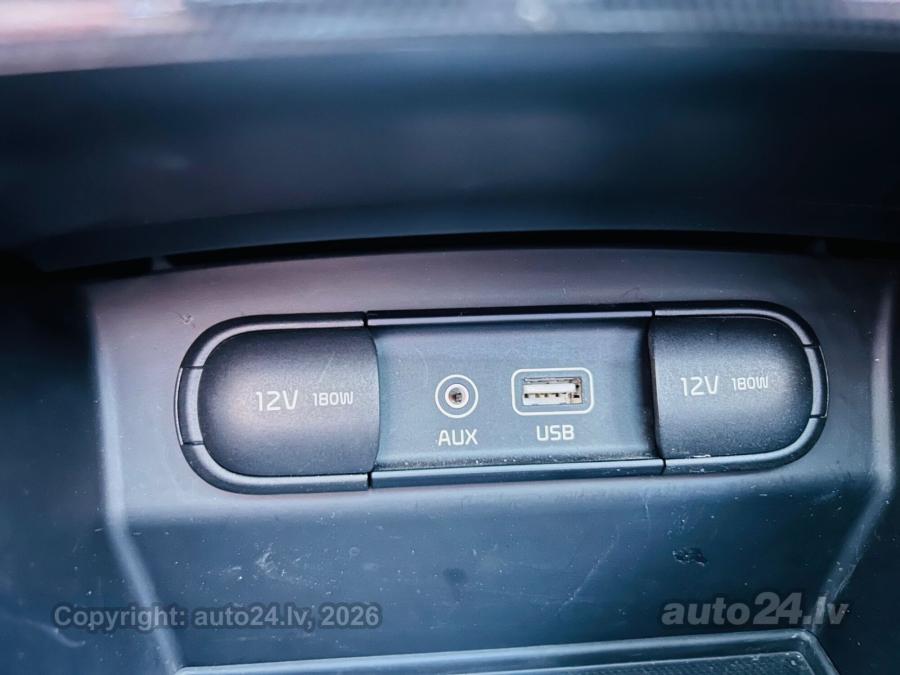 Pelēks Kia Sorento 2016 Tallina, ar dzinēja tilpumu 2.20 L un nobraukumu 141 tūkst. km par 15950 €, foto 23 vietnē AUTOMOTO.COM.LV