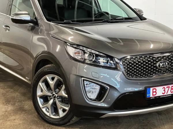 Grey Kia Sorento 2016 in Jurmala, with an engine capacity of 2.20 L and mileage of 235 thousand km for 15495 €, photo 5 on AUTOMOTO.COM.LV