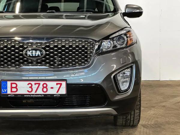 Grey Kia Sorento 2016 in Jurmala, with an engine capacity of 2.20 L and mileage of 235 thousand km for 15495 €, photo 8 on AUTOMOTO.COM.LV