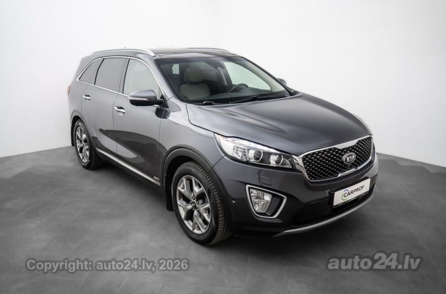 Grey Kia Sorento 2016 in Tallinn, with an engine capacity of 2.20 L and mileage of 195 thousand km for 15999 €, photo 4 on AUTOMOTO.COM.LV