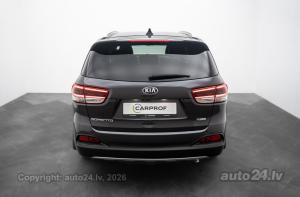 Grey Kia Sorento 2016 in Tallinn, with an engine capacity of 2.20 L and mileage of 195 thousand km for 15999 €, photo 6 on AUTOMOTO.COM.LV