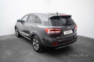 Grey Kia Sorento 2016 in Tallinn, with an engine capacity of 2.20 L and mileage of 195 thousand km for 15999 €, photo 7 on AUTOMOTO.COM.LV