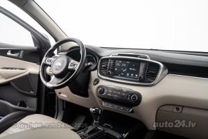 Grey Kia Sorento 2016 in Tallinn, with an engine capacity of 2.20 L and mileage of 195 thousand km for 15999 €, photo 12 on AUTOMOTO.COM.LV