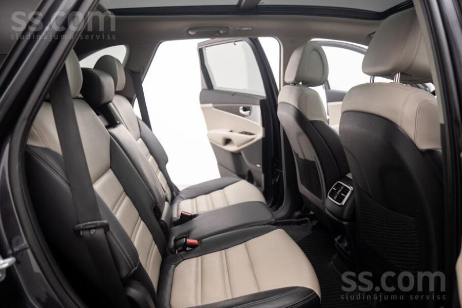Pelēks Kia Sorento 2016 Tallina, ar dzinēja tilpumu 2.20 L un nobraukumu 195 tūkst. km par 15999 €, foto 10 vietnē AUTOMOTO.COM.LV