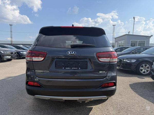 Grey Kia Sorento 2016 in Kaunas, with an engine capacity of 2.20 L and mileage of 209 thousand km for 15800 €, photo 6 on AUTOMOTO.COM.LV