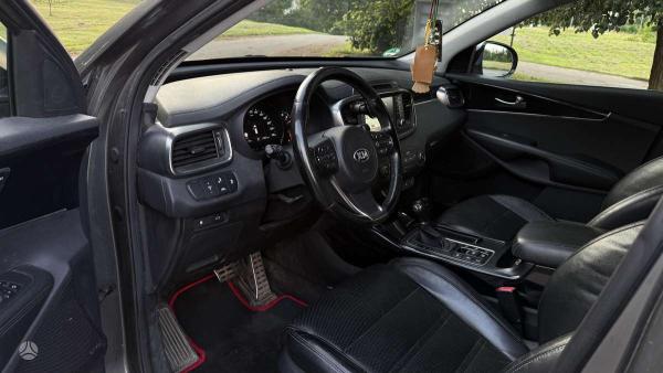 Pelēks Kia Sorento 2016 Trakai, ar dzinēja tilpumu 2.20 L un nobraukumu 177 tūkst. km par 12800 €, foto 10 vietnē AUTOMOTO.COM.LV
