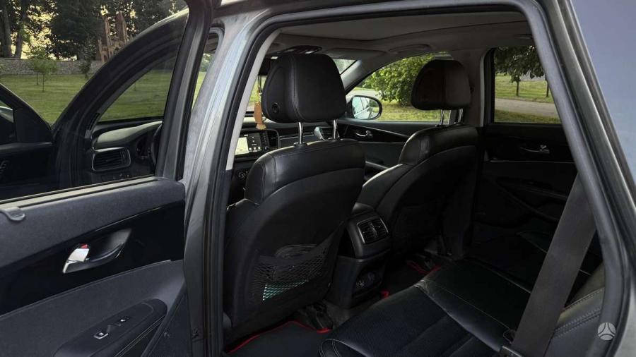 Pelēks Kia Sorento 2016 Trakai, ar dzinēja tilpumu 2.20 L un nobraukumu 177 tūkst. km par 12800 €, foto 9 vietnē AUTOMOTO.COM.LV