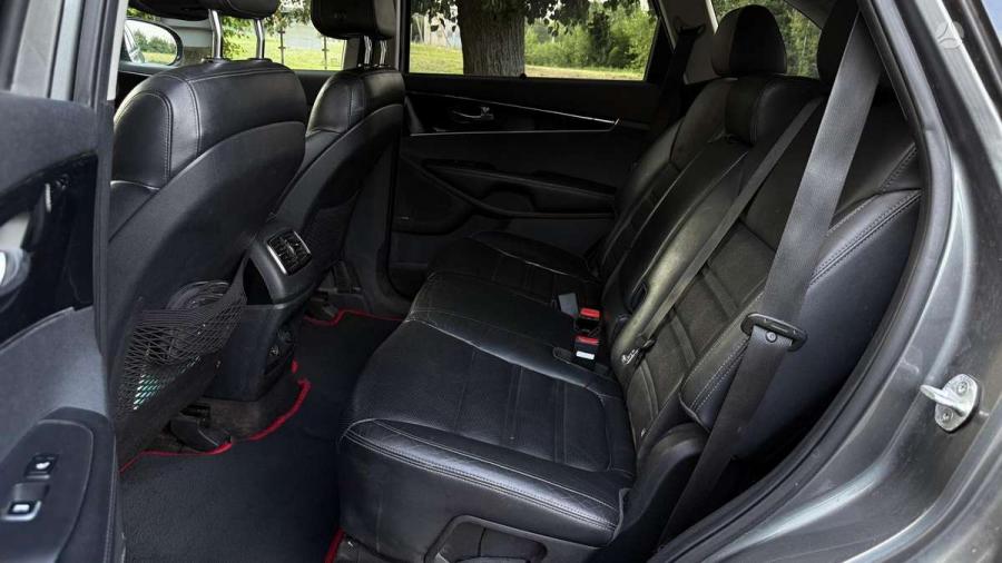 Pelēks Kia Sorento 2016 Trakai, ar dzinēja tilpumu 2.20 L un nobraukumu 177 tūkst. km par 12800 €, foto 10 vietnē AUTOMOTO.COM.LV