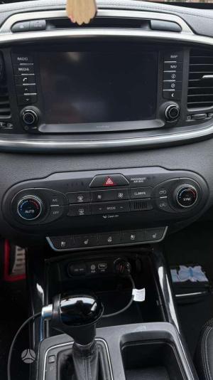 Pelēks Kia Sorento 2016 Trakai, ar dzinēja tilpumu 2.20 L un nobraukumu 177 tūkst. km par 12800 €, foto 15 vietnē AUTOMOTO.COM.LV
