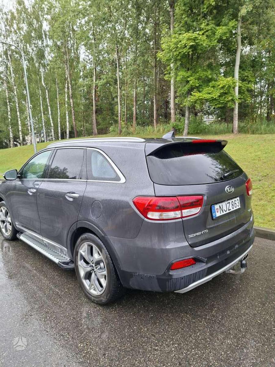 Grey Kia Sorento 2016 in Utena, with an engine capacity of 2.20 L and mileage of 234 thousand km for 13700 €, photo 4 on AUTOMOTO.COM.LV